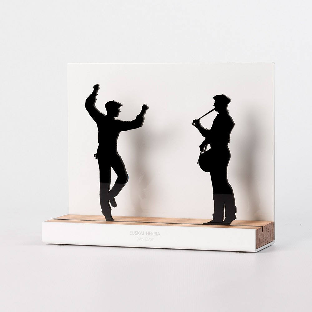 Figure "TXISTULARI / DANTZARI MUTILA" | EUSKAL HERRIA Collection ...